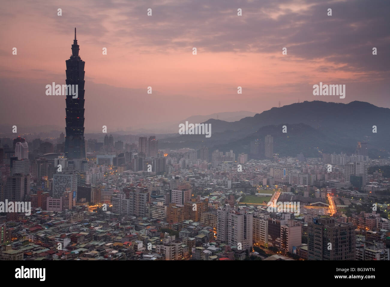 Taipei 101 building hi-res stock photography and images - Alamy