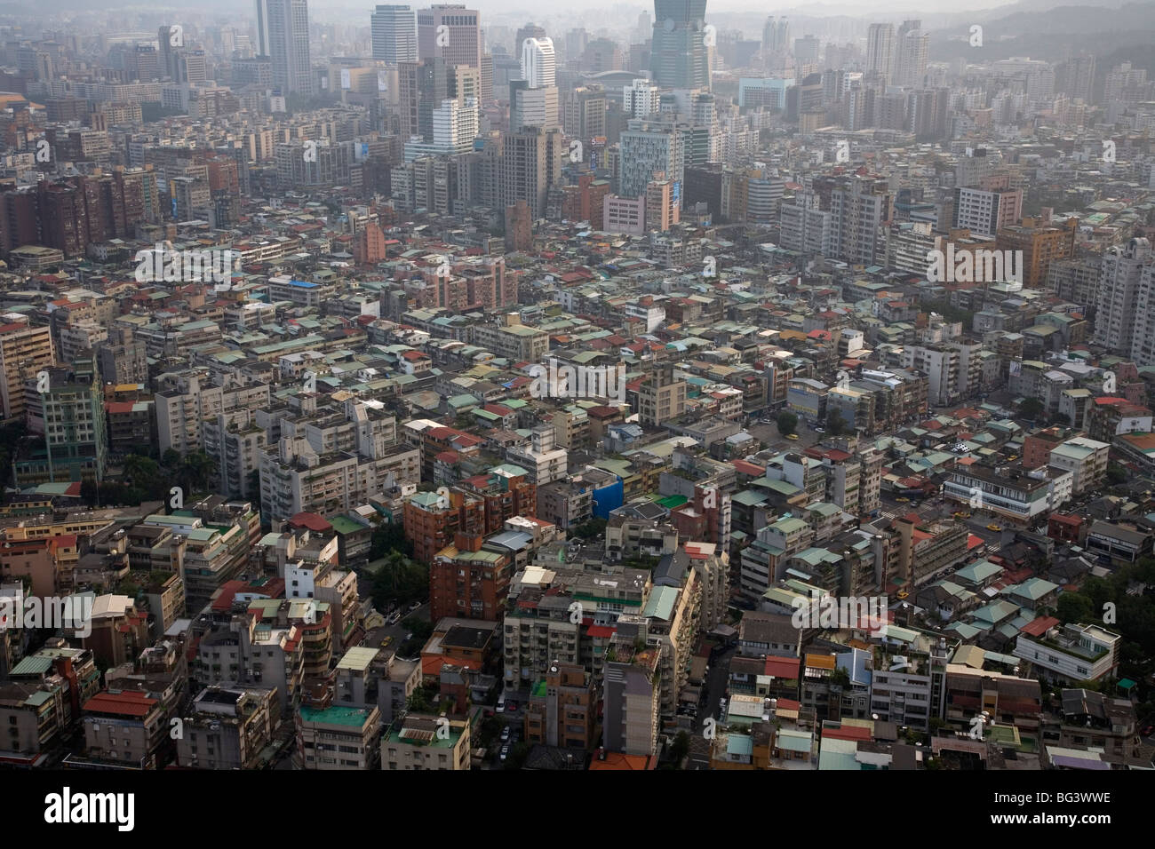 Crowded housing hi-res stock photography and images - Alamy