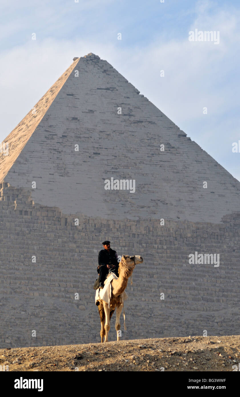 Egypt cairo pyramids tourist police hi-res stock photography and images ...