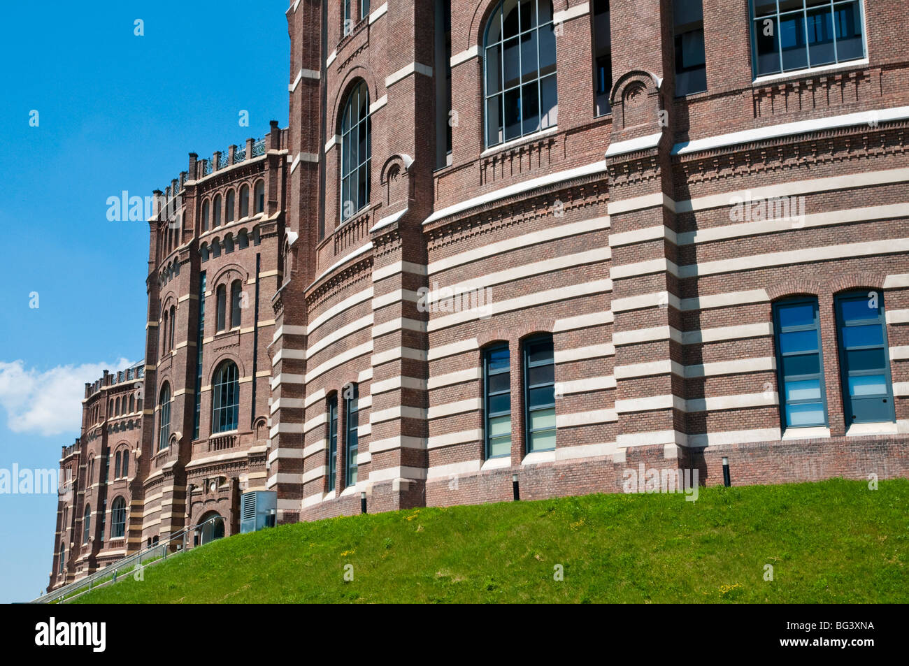 Gasometer City in Simmering, Wien, Österreich | Gasometer City in ...