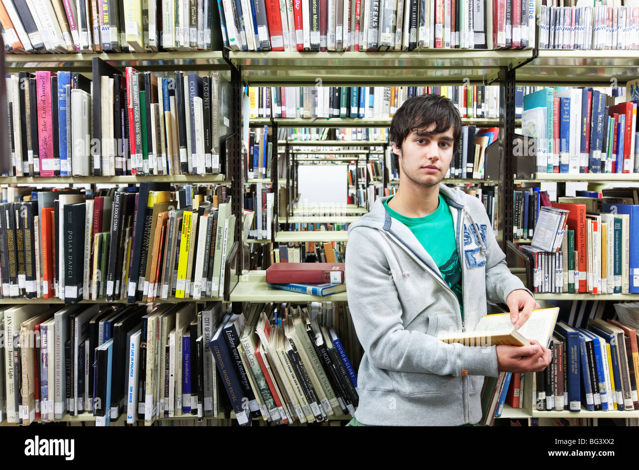 University student studying in library Stock Photo - Alamy