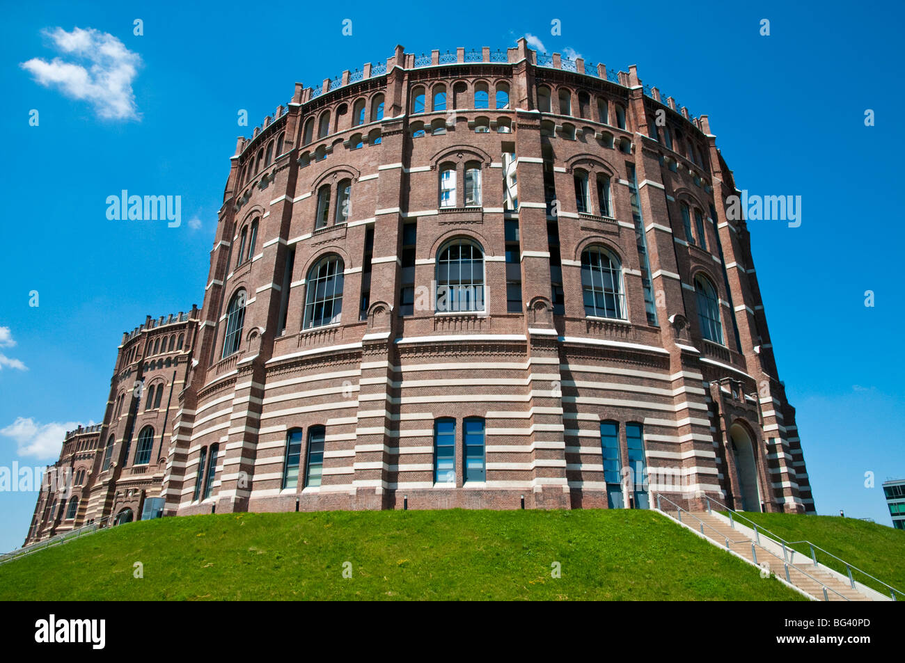 Gasometer City in Simmering, Wien, Österreich | Gasometer City in ...