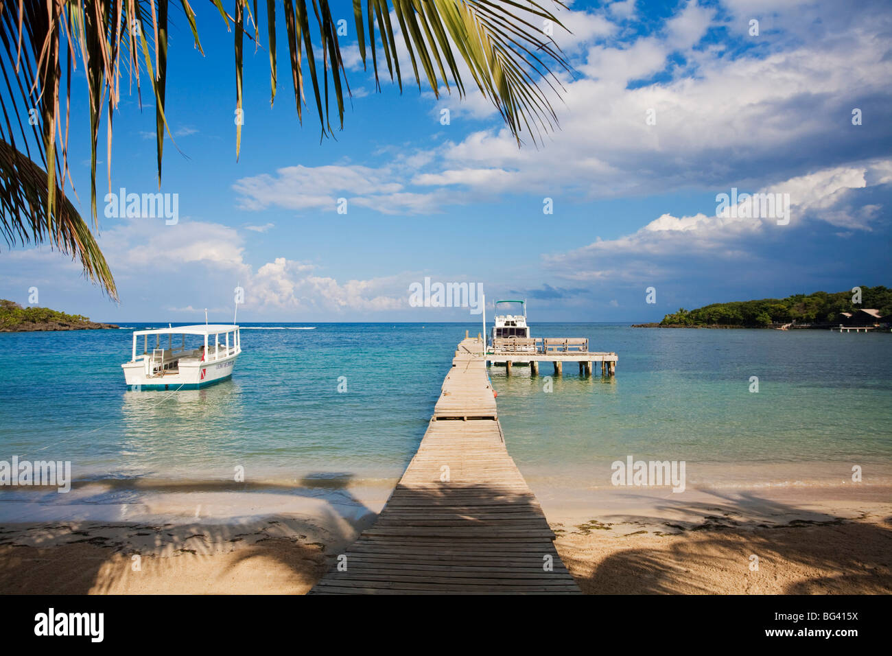 Honduras, Bay Islands, Roatan, Half Moon Bay Stock Photo - Alamy