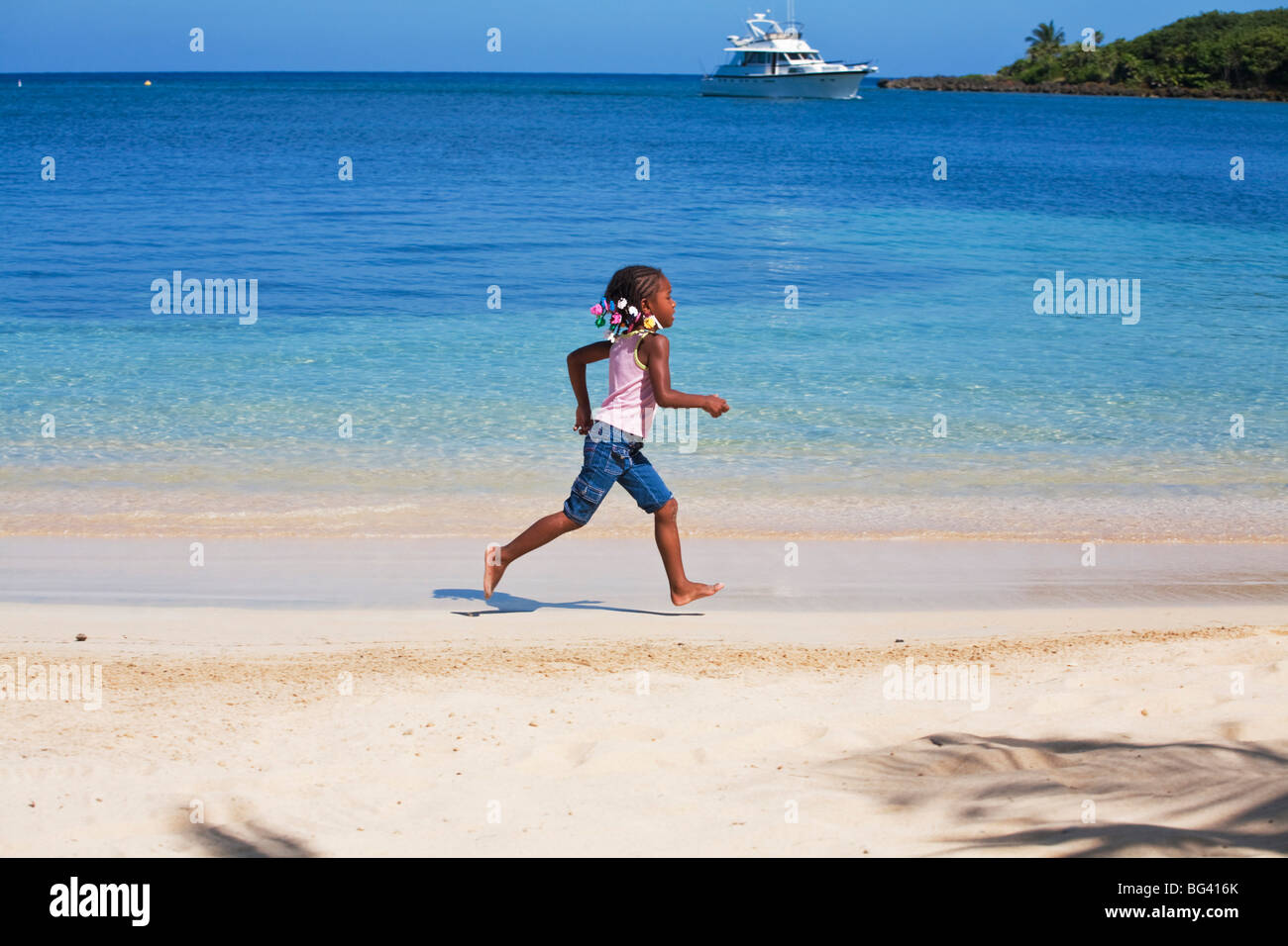 Half moon bay beach roatan hi-res stock photography and images - Alamy