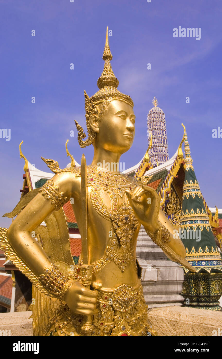 Temple of the Emerald Buddha (Wat Phra Kaew), Grand Palace, Bangkok ...
