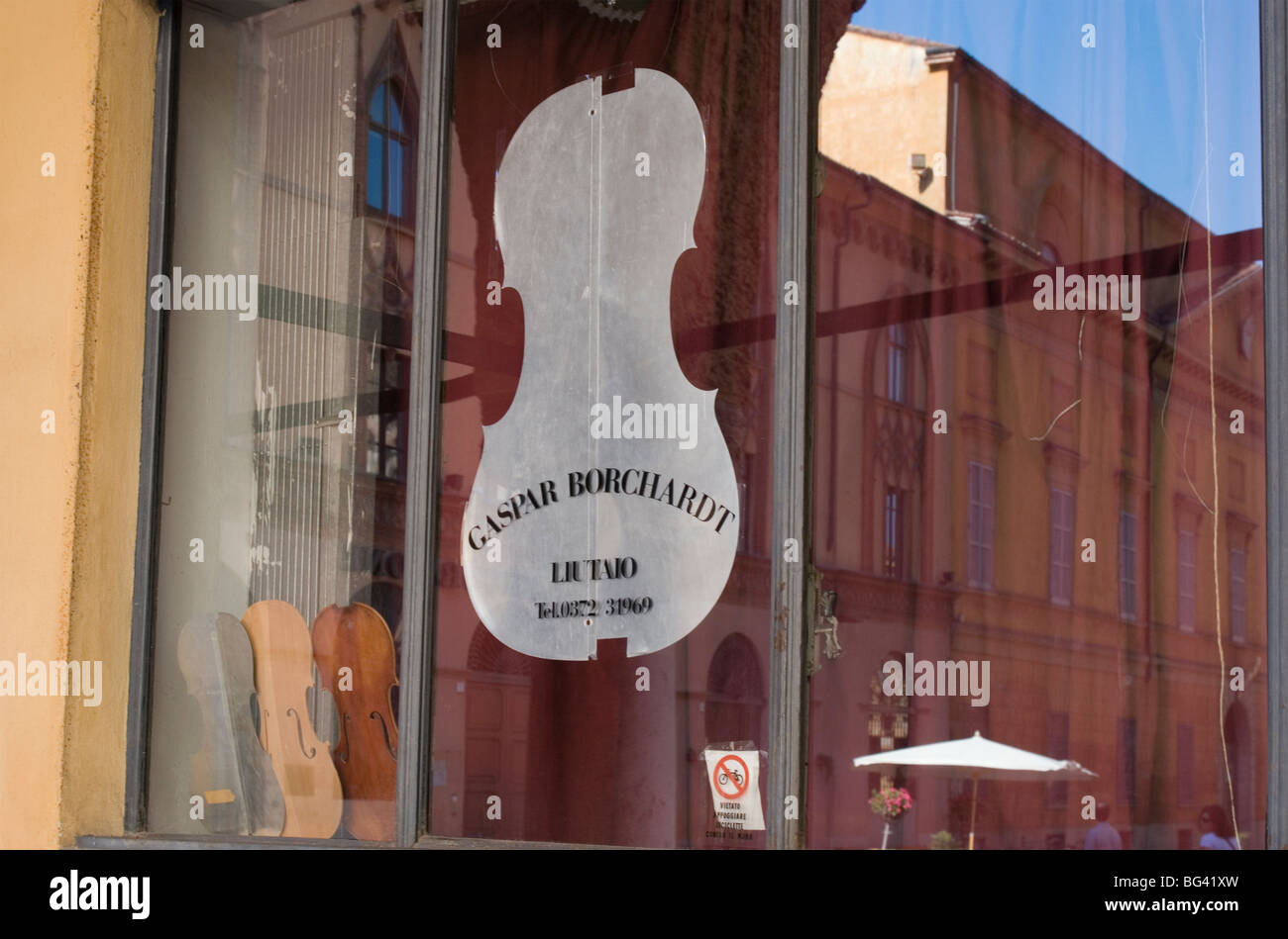 violin maker's shop - cremona lombardy italy Stock Photo - Alamy