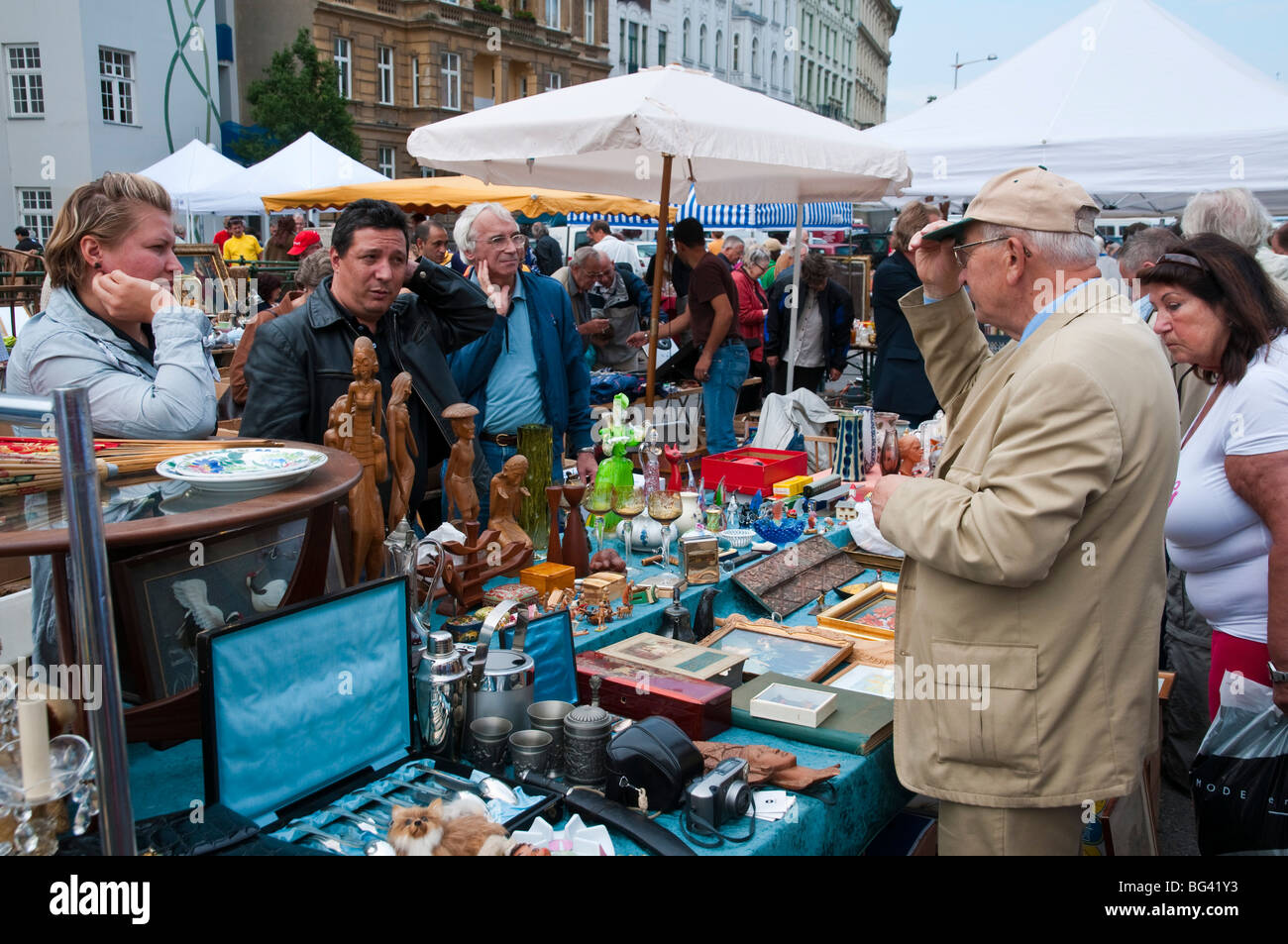 Flea Market Flohmarkt Naschmarkt Vienna High Resolution Stock ...