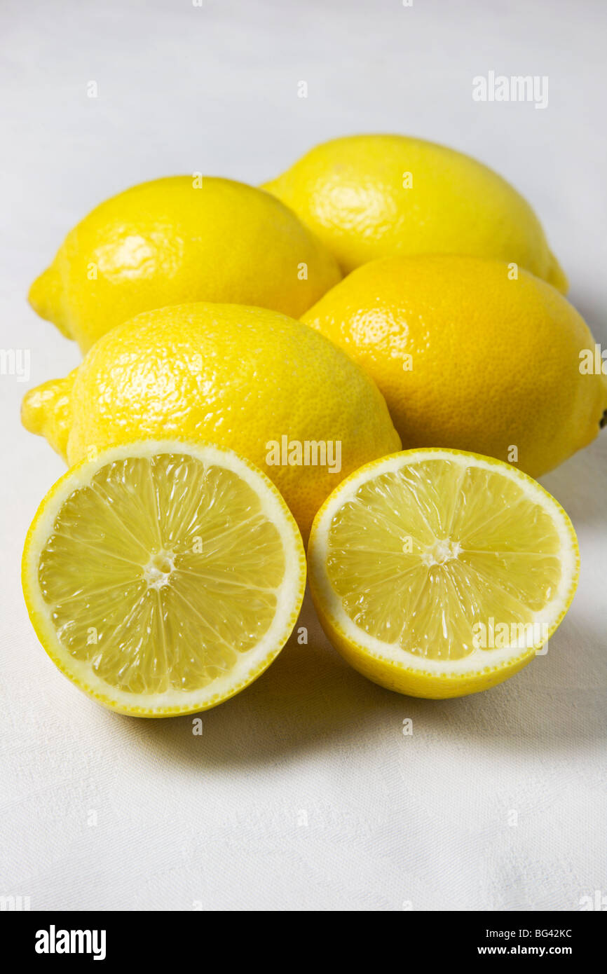 Halved fresh lemon halves two hi-res stock photography and images - Alamy