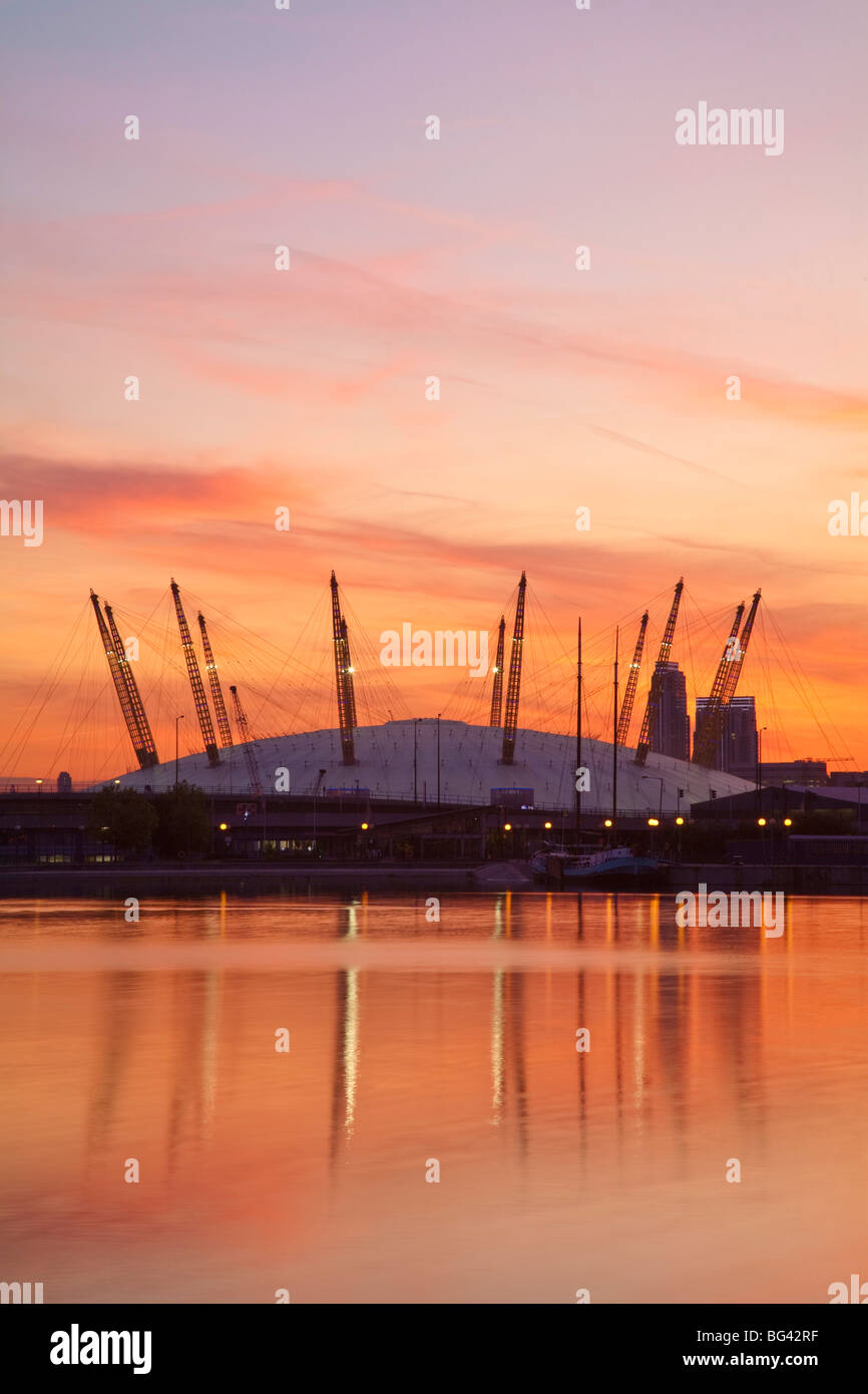O2 arena reflecting hi-res stock photography and images - Alamy