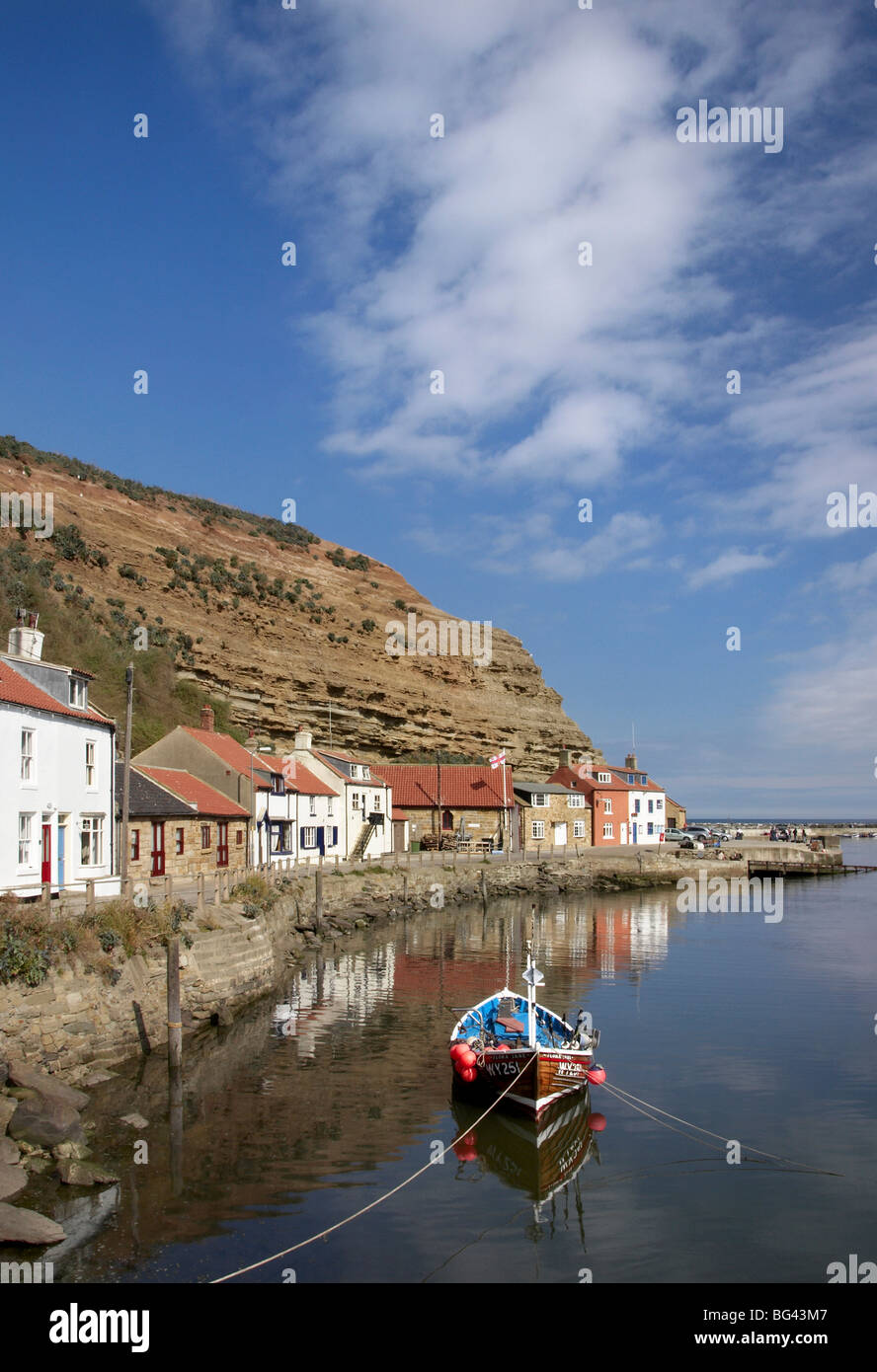 Staithes, North Yorkshire, England, UK Stock Photo - Alamy