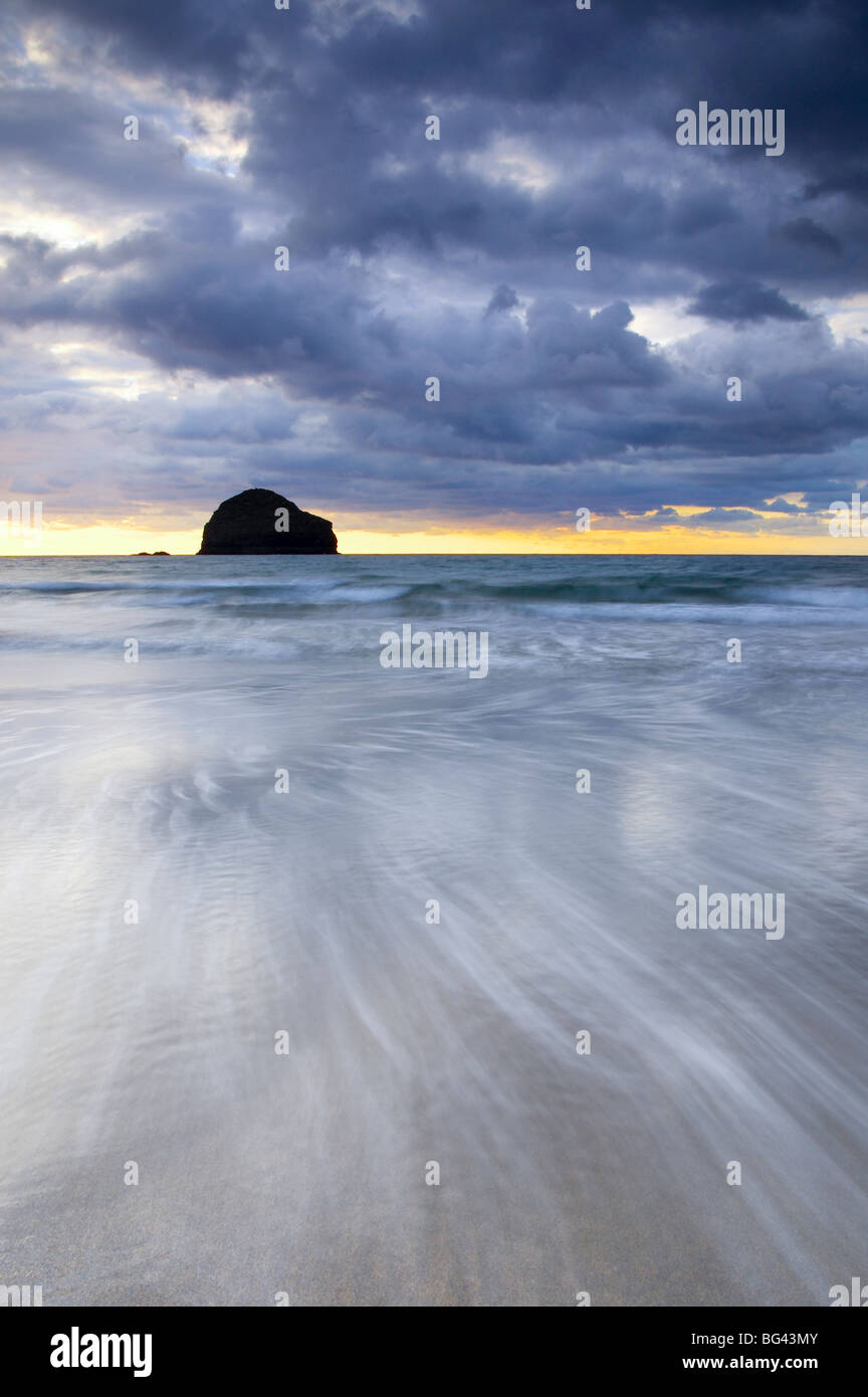 Gull Rock at sunset, Trebarwith Strand, Cornwall, UK Stock Photo - Alamy