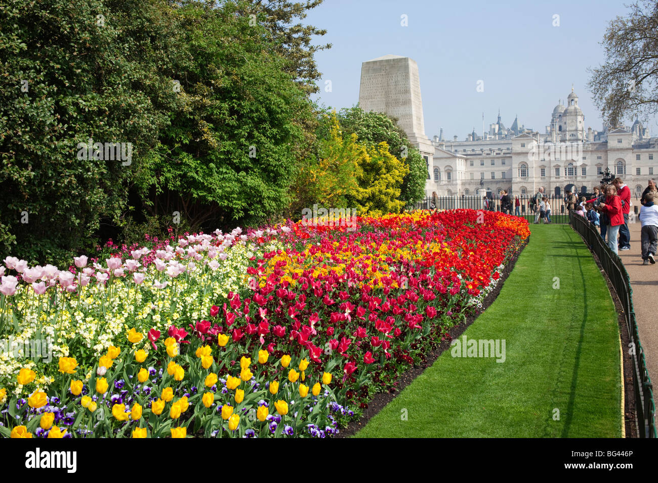English spring flowers hi-res stock photography and images - Alamy