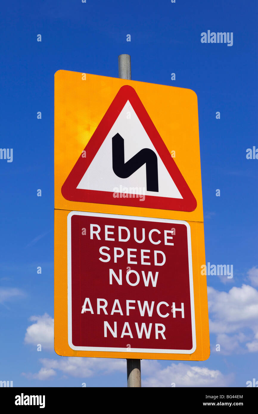 Bilingual sign signage hi-res stock photography and images - Alamy