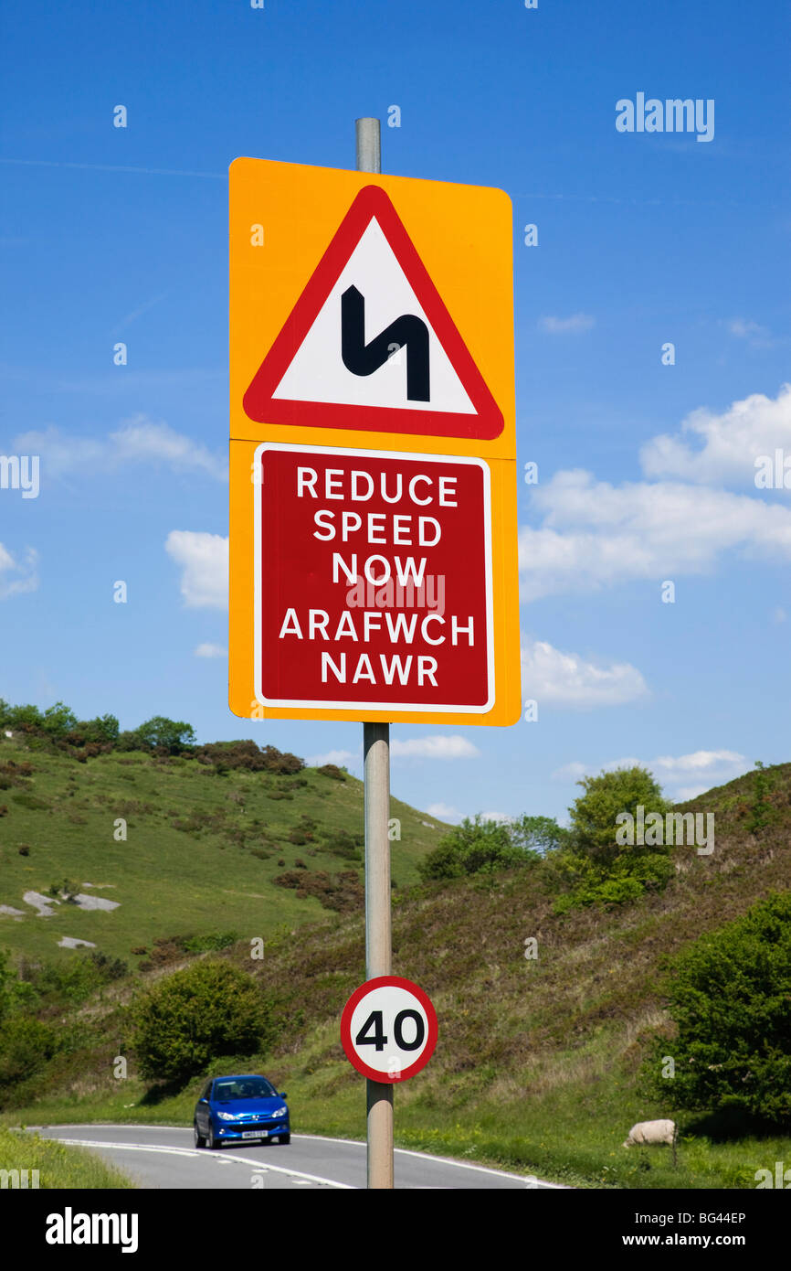 Bilingual sign signage hi-res stock photography and images - Alamy