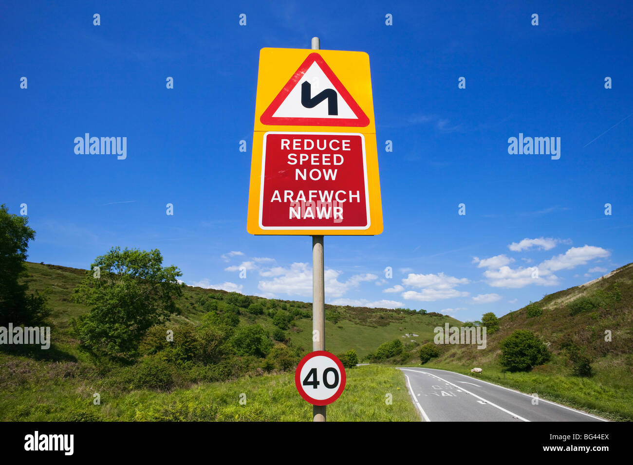 Bilingual sign signage hi-res stock photography and images - Alamy