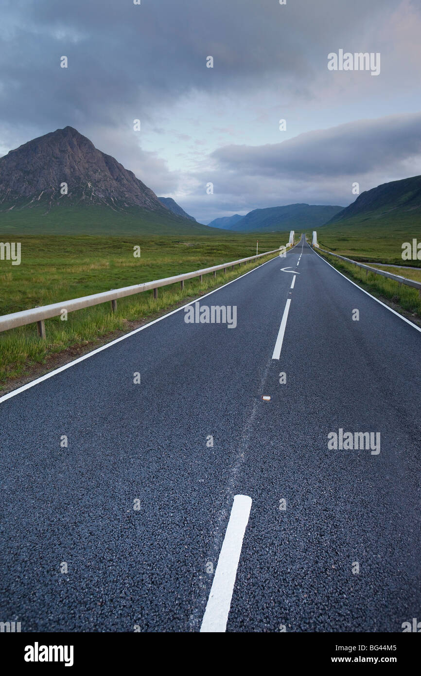 Empty road in the scottish highlands hi-res stock photography and ...