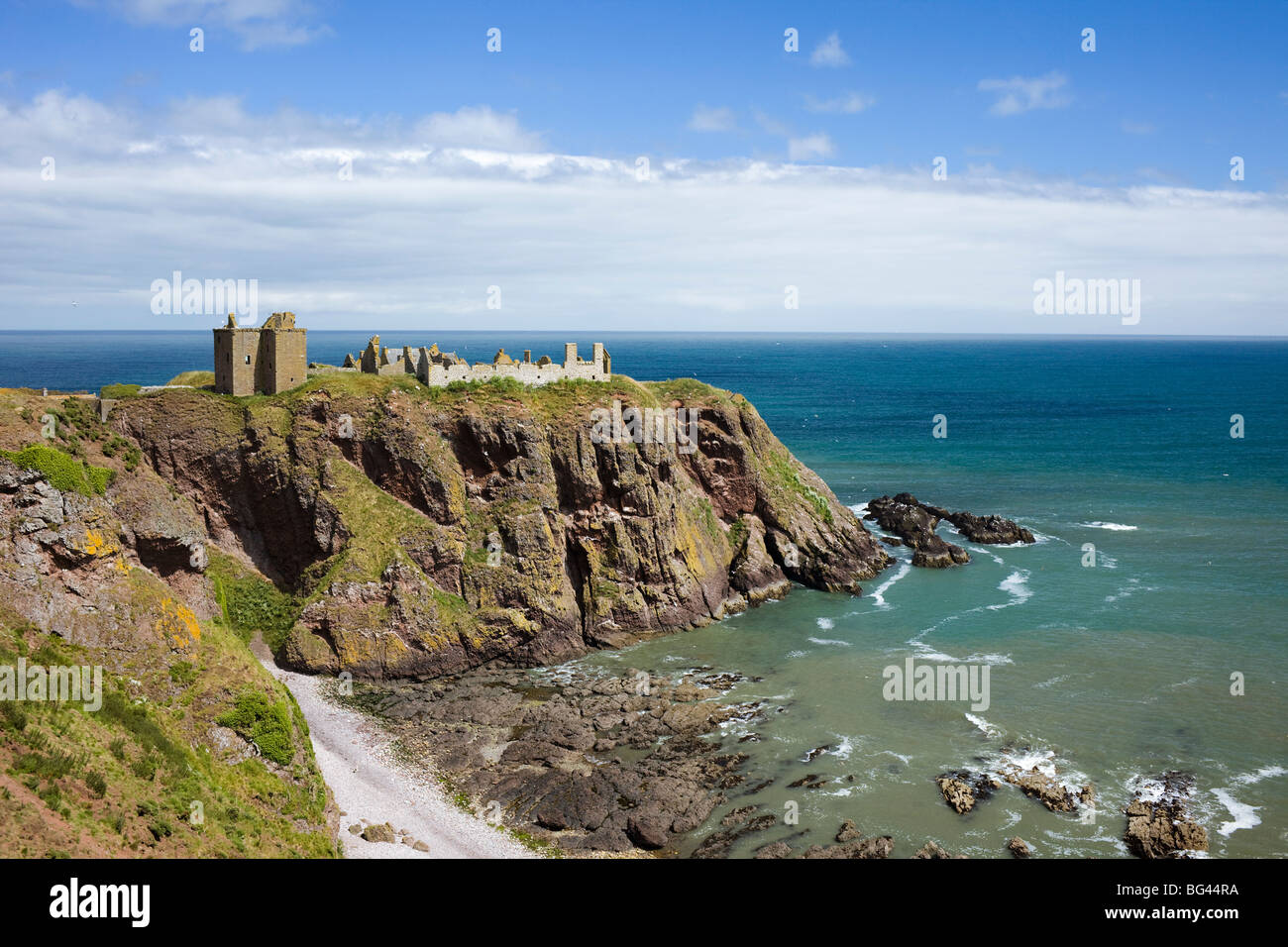 Dunnottar castle hi-res stock photography and images - Alamy