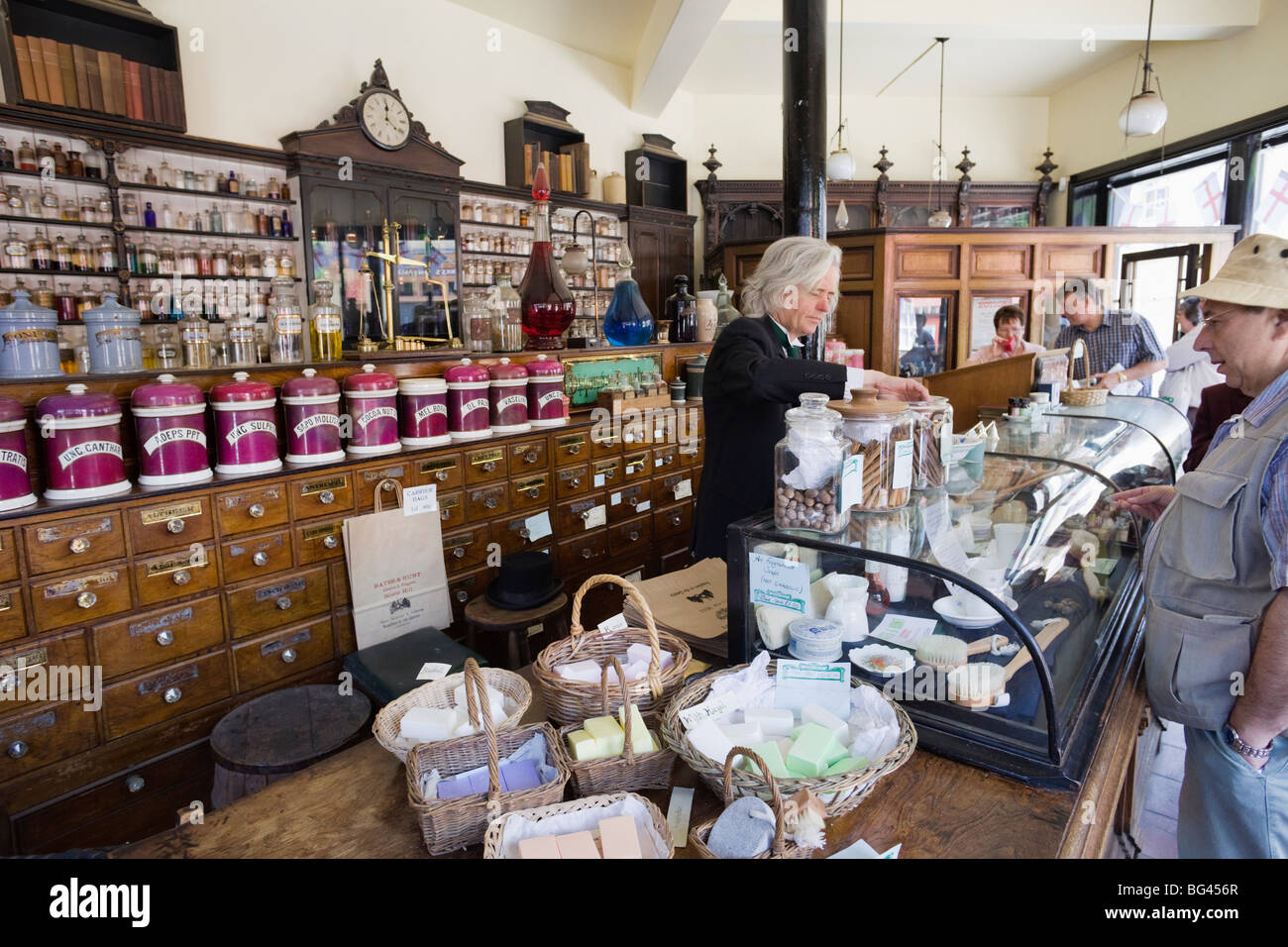Victorian chemist hi-res stock photography and images - Alamy