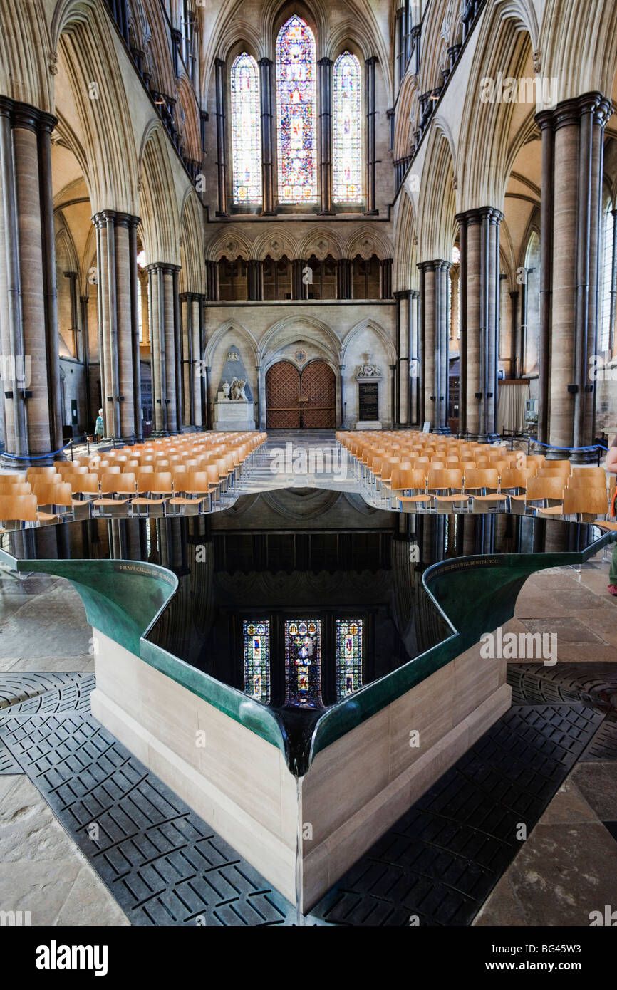 Salisbury cathedral font hi-res stock photography and images - Alamy