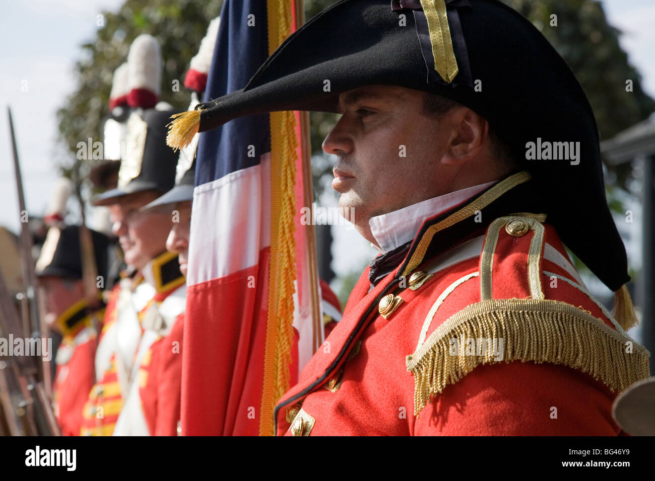 British army soldiers standing attention hi-res stock photography and ...