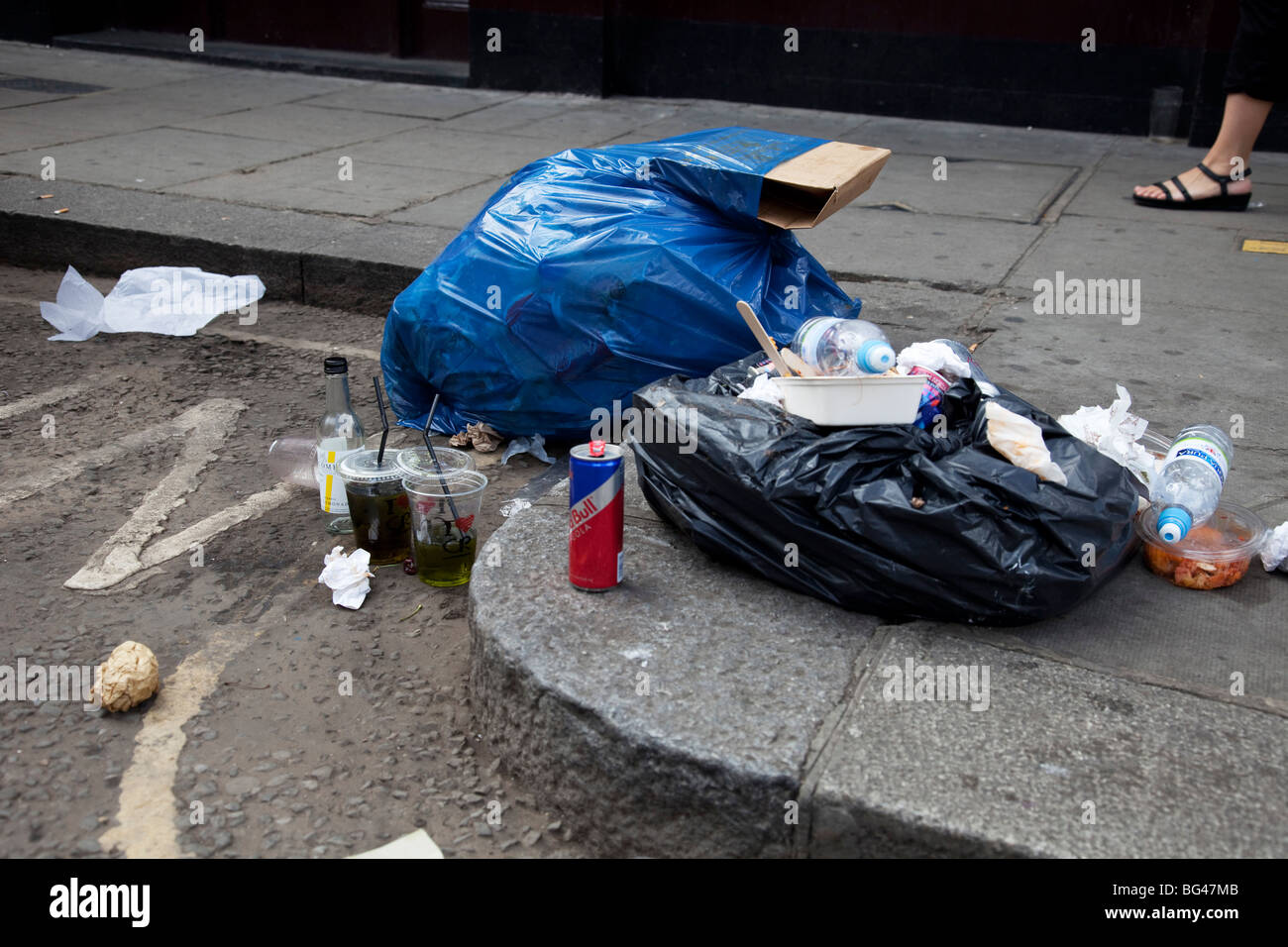 Littering issue hi-res stock photography and images - Alamy