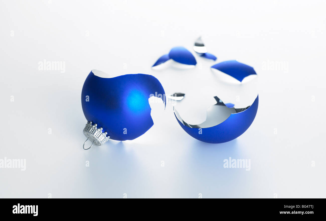 Smashed christmas bauble hi-res stock photography and images - Alamy