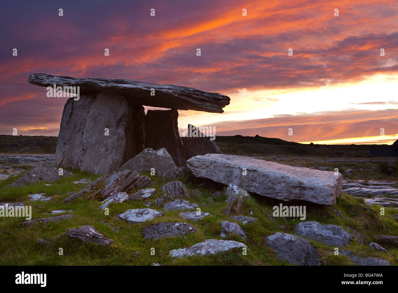 Poulnabrone Dolmen, The Burren, Co. Clare, Ireland Stock Photo - Alamy