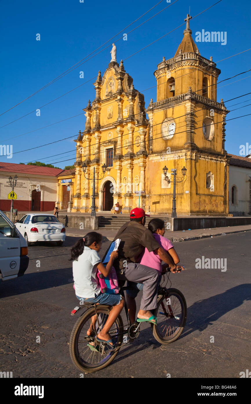 Leon bike family hi-res stock photography and images - Alamy