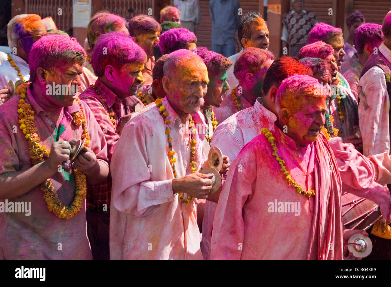 Garlanded men hi-res stock photography and images - Alamy