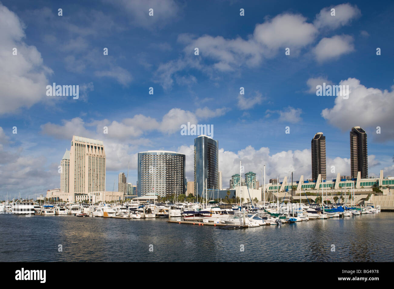 Harborside city view hi-res stock photography and images - Alamy