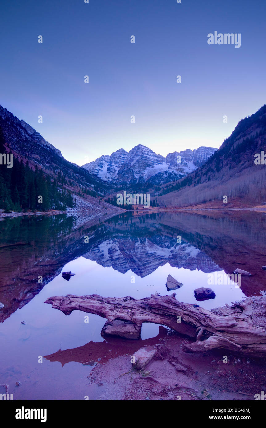 USA, Colorado, Maroon Bells Mountain reflected in Maroon Lake Stock ...