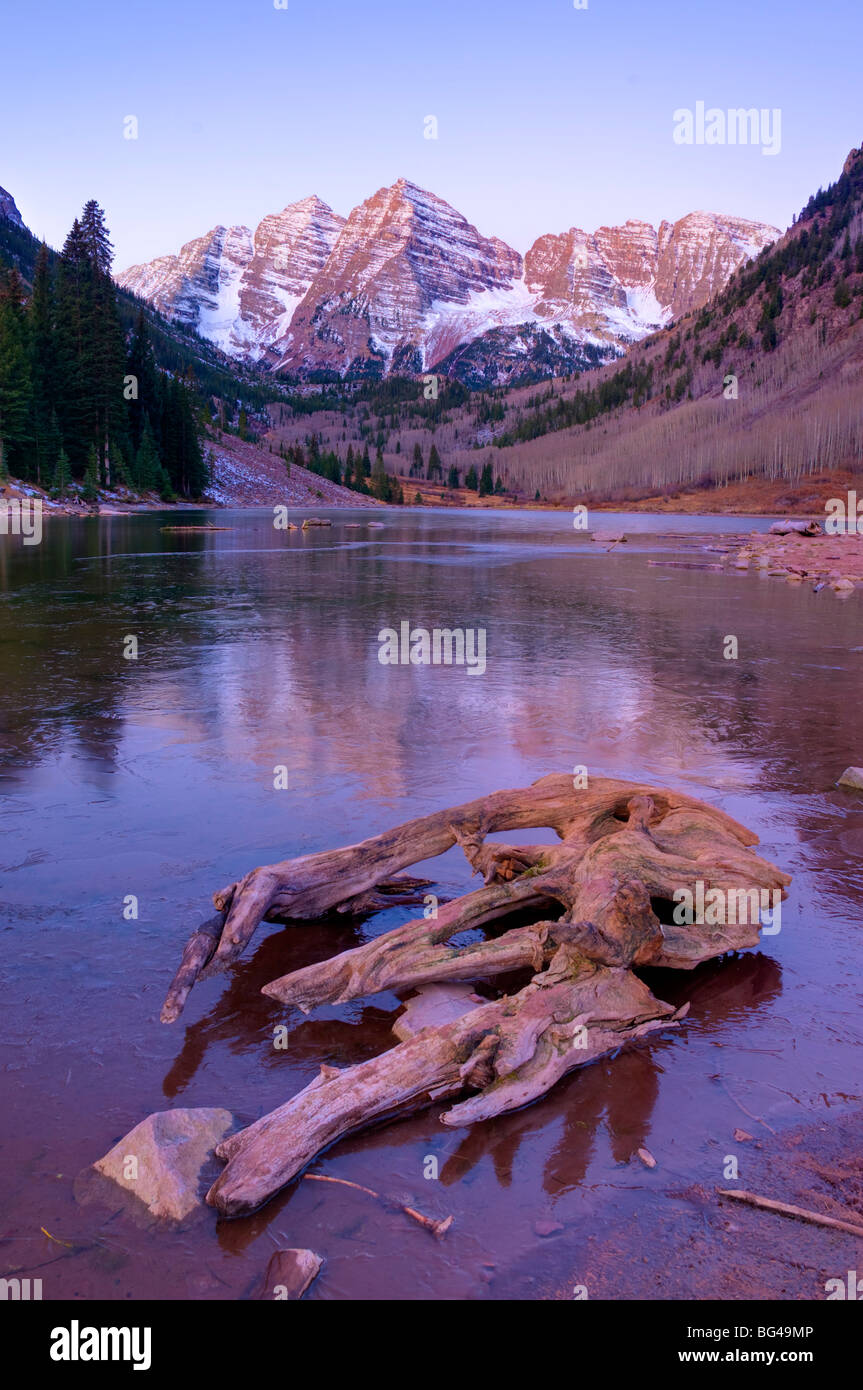 USA, Colorado, Maroon Bells Mountain reflected in Maroon Lake Stock ...