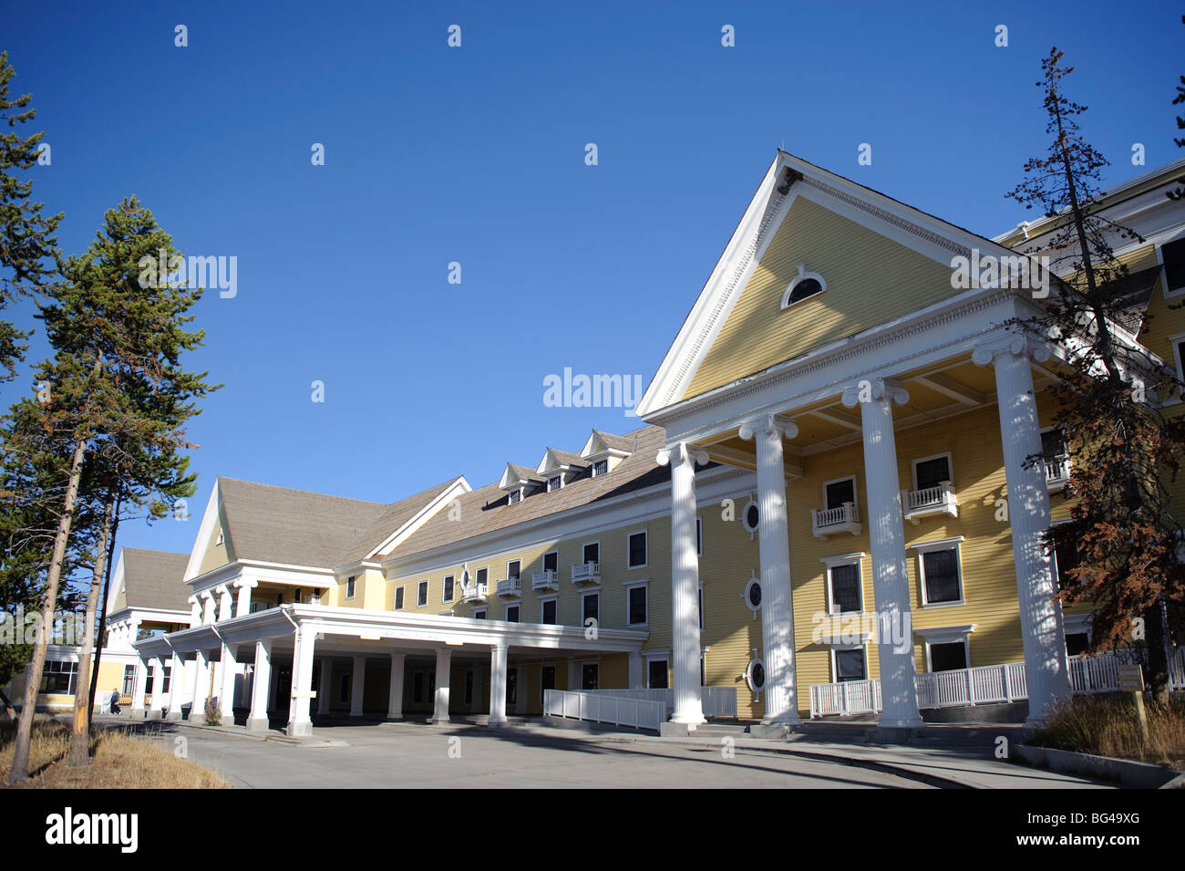 Yellowstone hotels hi-res stock photography and images - Alamy
