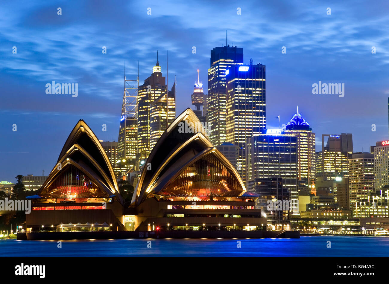 Australia, Sydney, View across Sydney harbour to Sydney Opera House ...