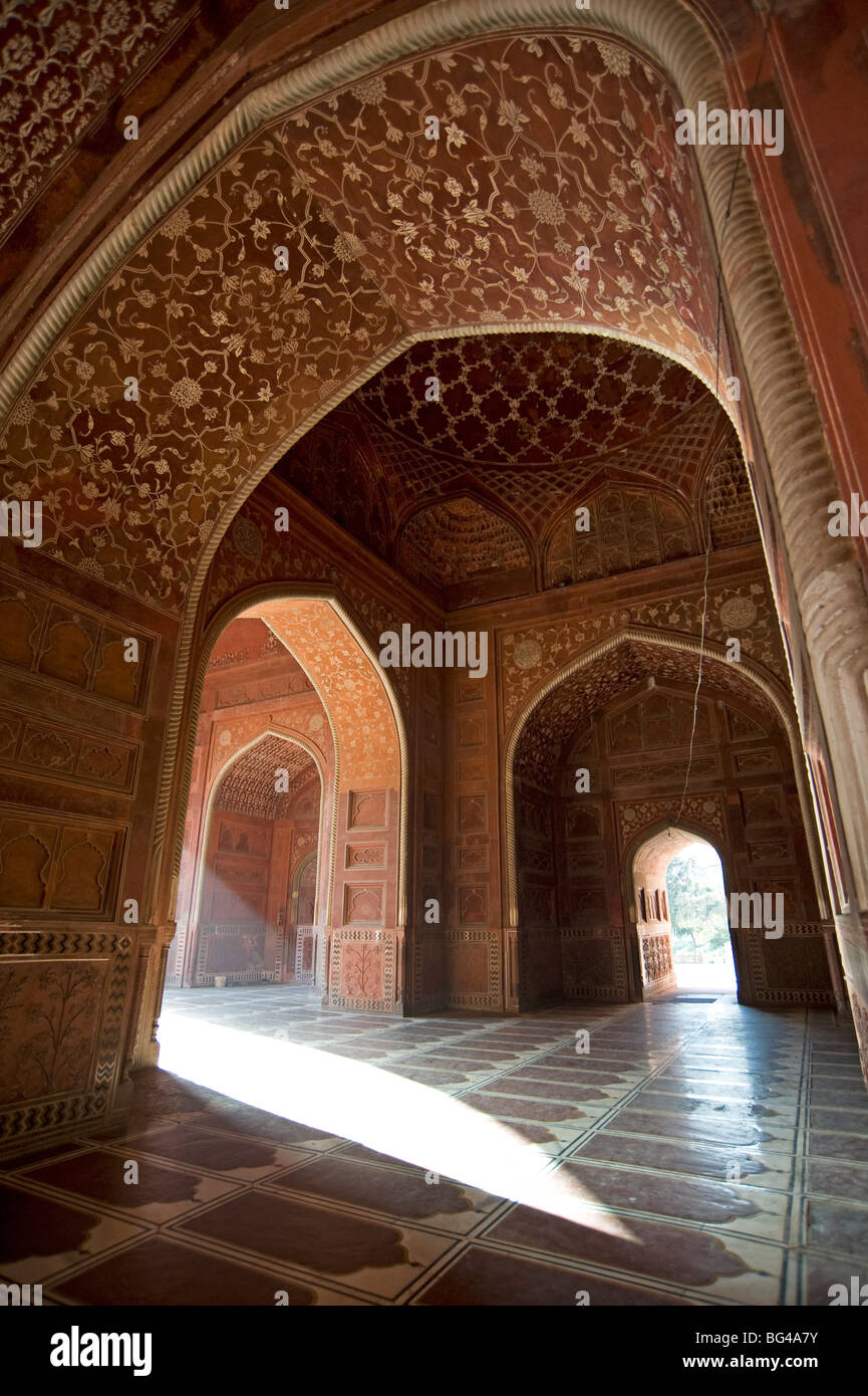 Interior of red sandstone mosque (Masjid) at the Taj Mahal, UNESCO ...