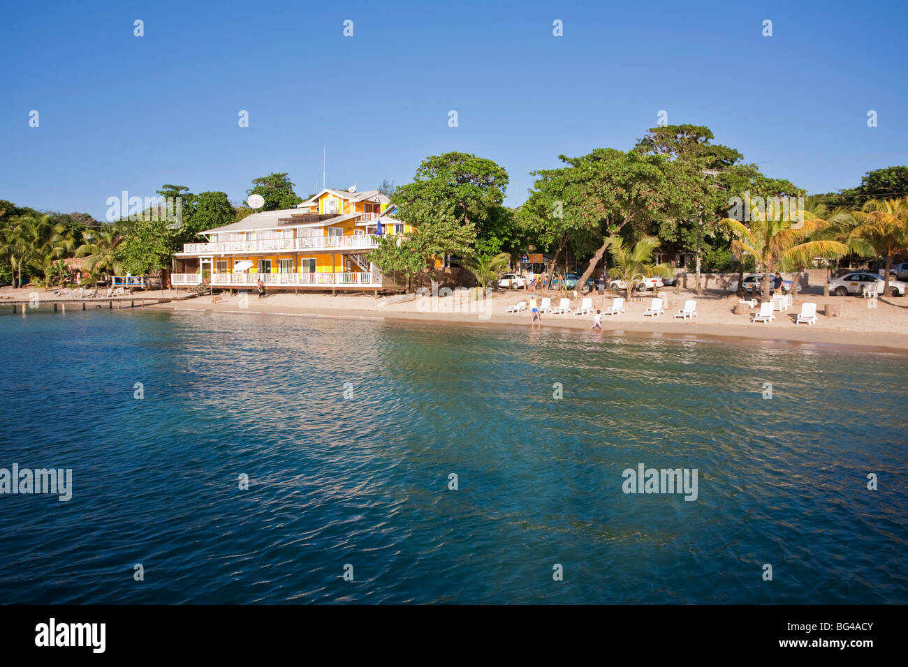 Honduras, Bay Islands, Roatan, Half Moon Bay Stock Photo - Alamy