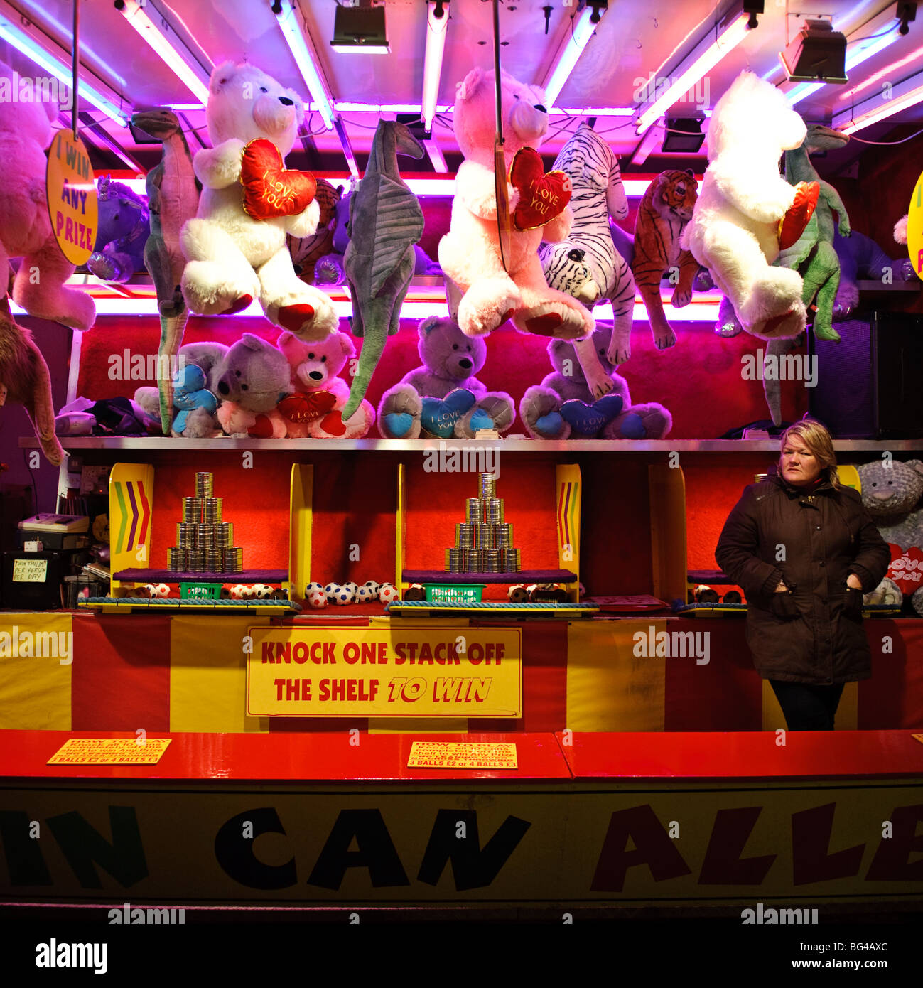 Fairground worker hi-res stock photography and images - Alamy