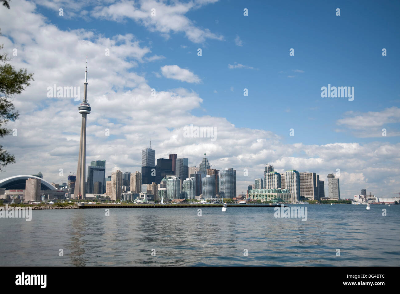 Sailboat toronto cn tower hi-res stock photography and images - Alamy