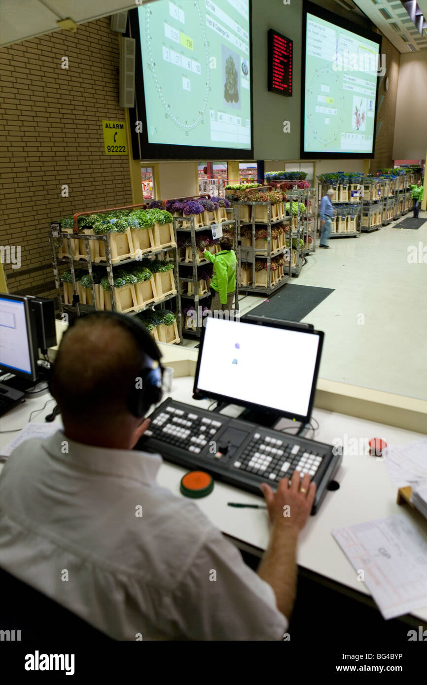Dutch clock auction hi-res stock photography and images - Alamy
