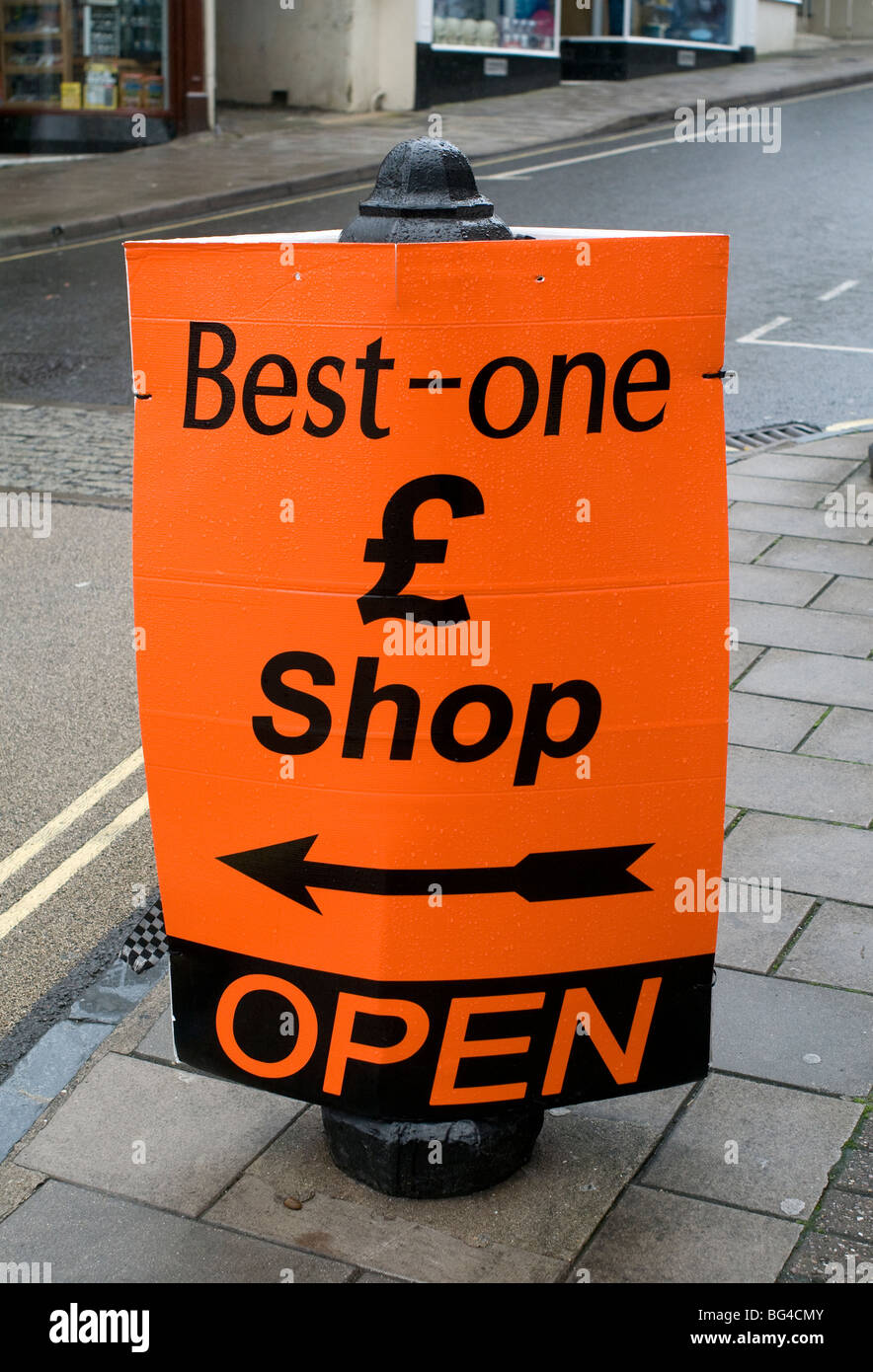 Pound shop hi-res stock photography and images - Alamy