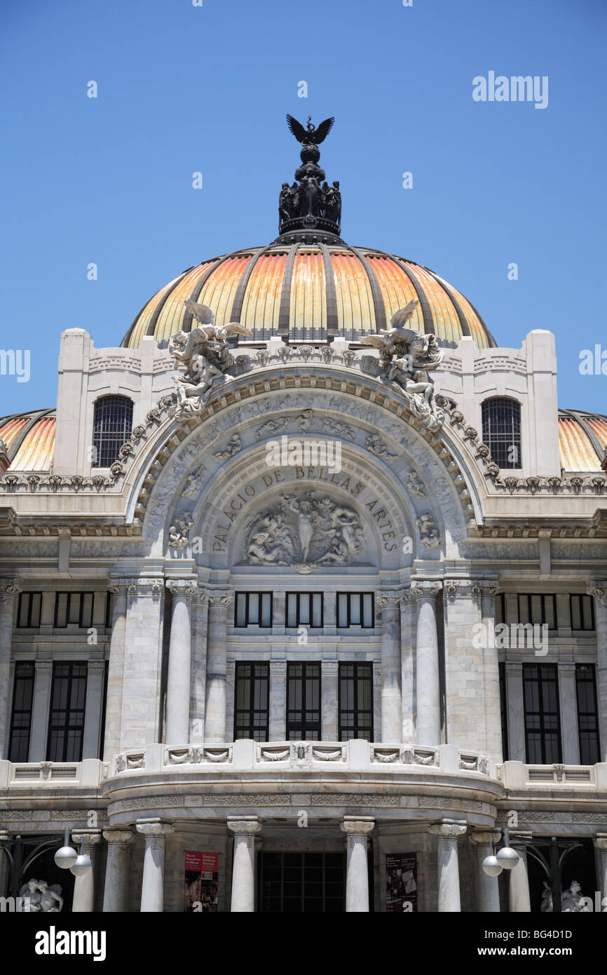 City hall entrance hi-res stock photography and images - Alamy