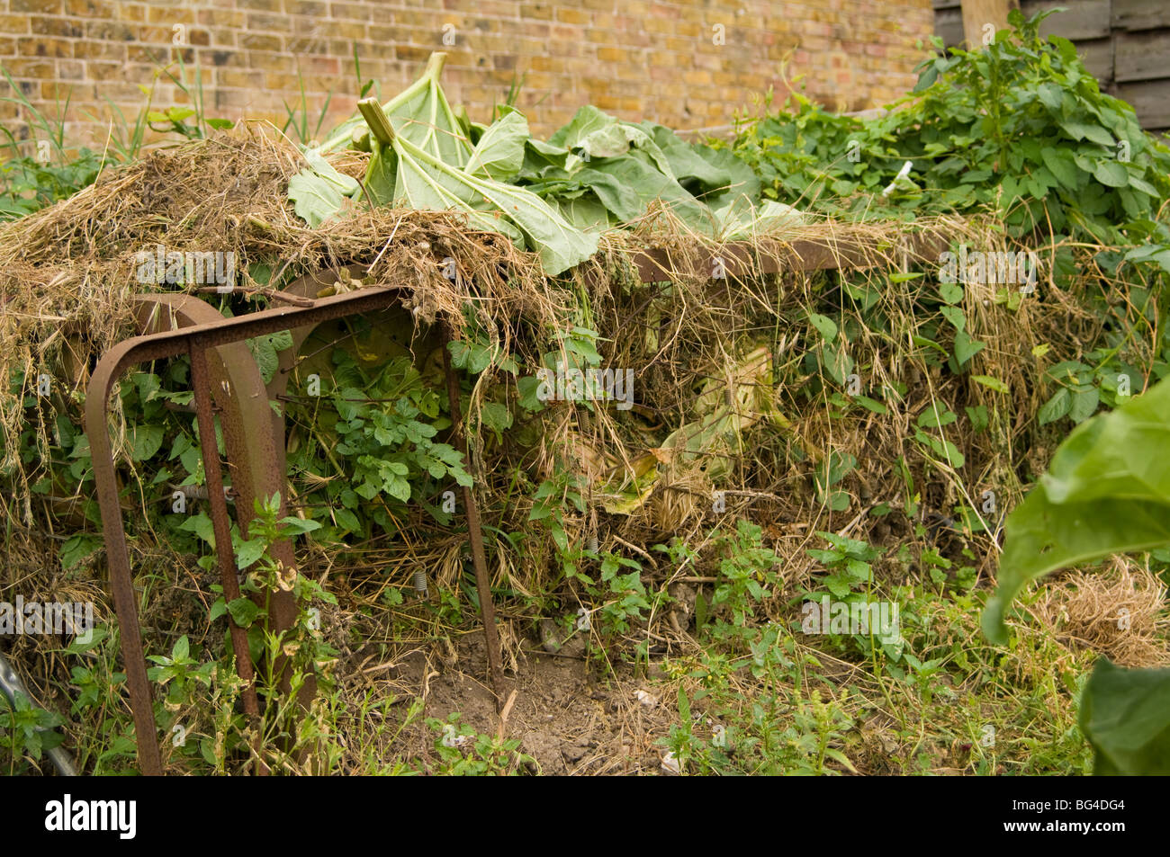 Yellow stock brick wall hi-res stock photography and images - Alamy