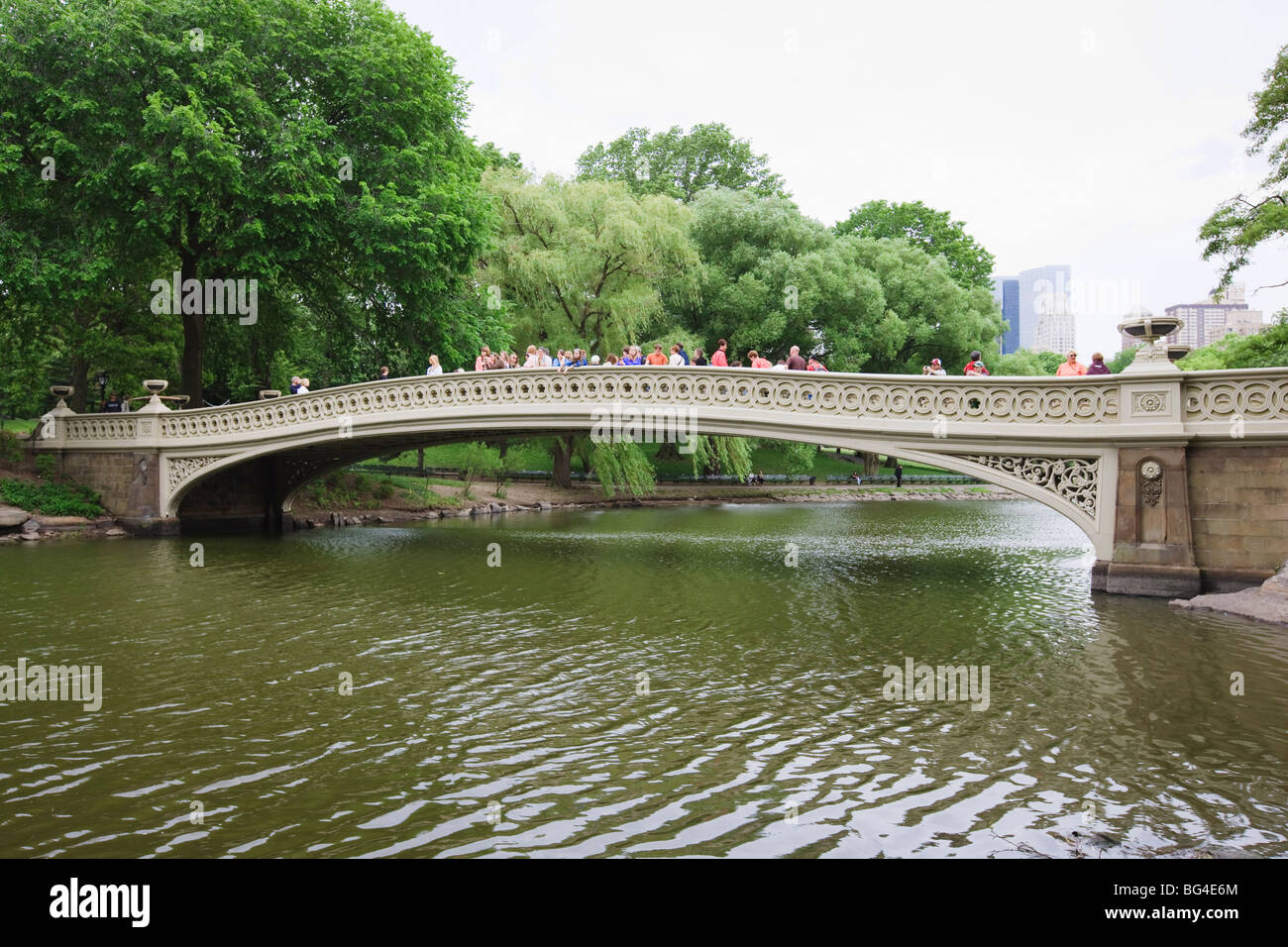 Bow bridge central park hi-res stock photography and images - Alamy