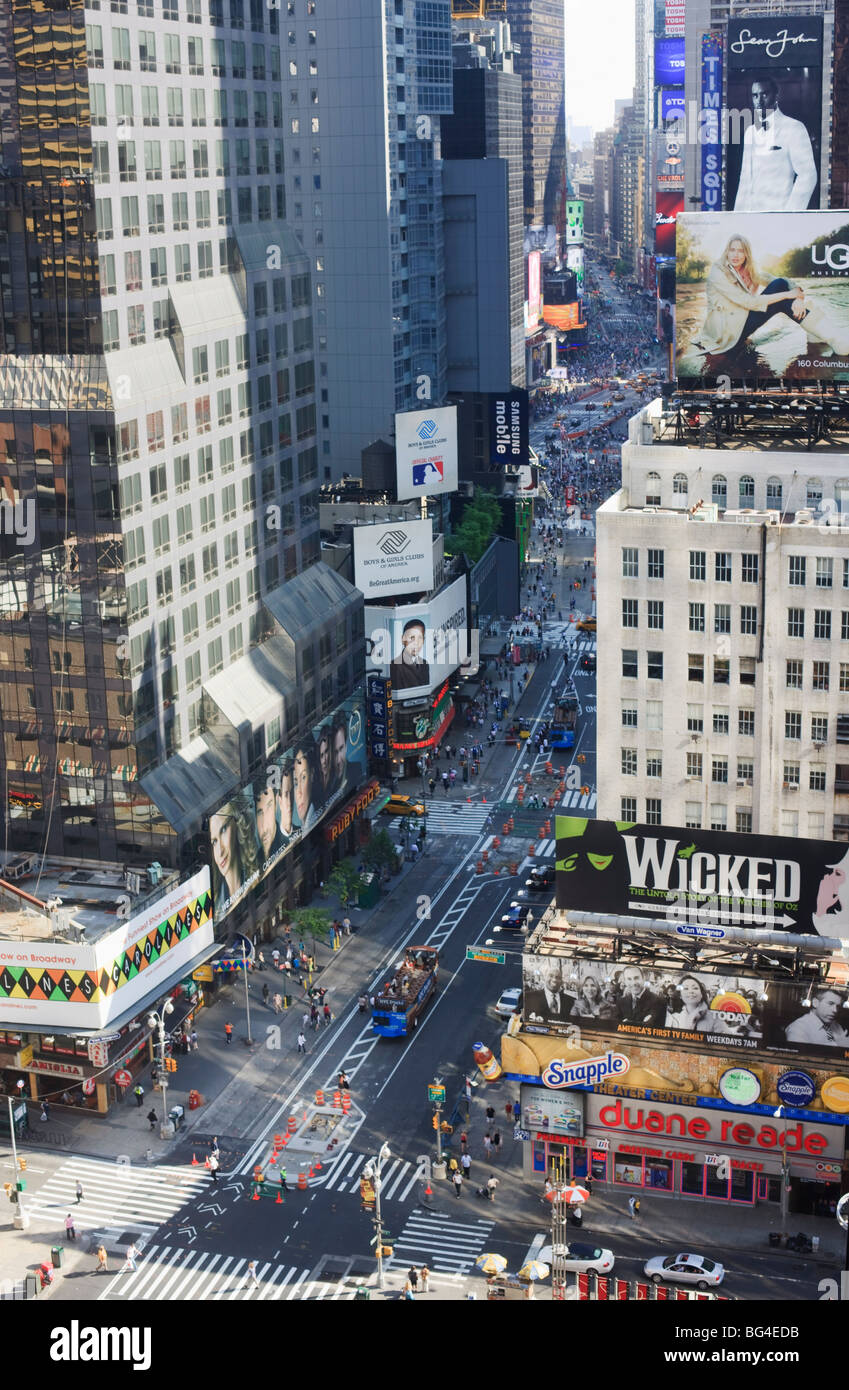 Times square billboard broadway hi-res stock photography and images - Alamy