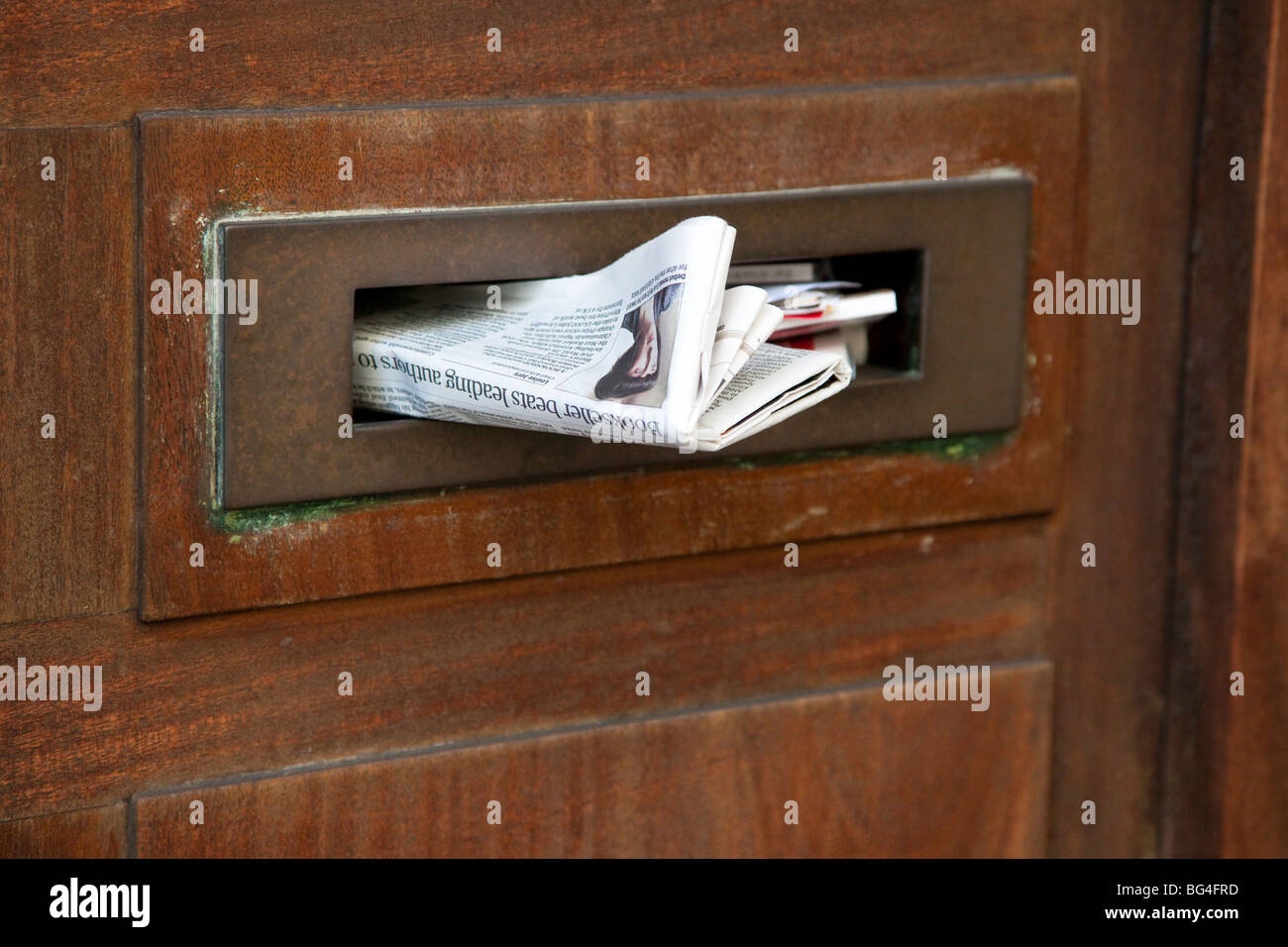 Overflowing mailbox hi-res stock photography and images - Alamy