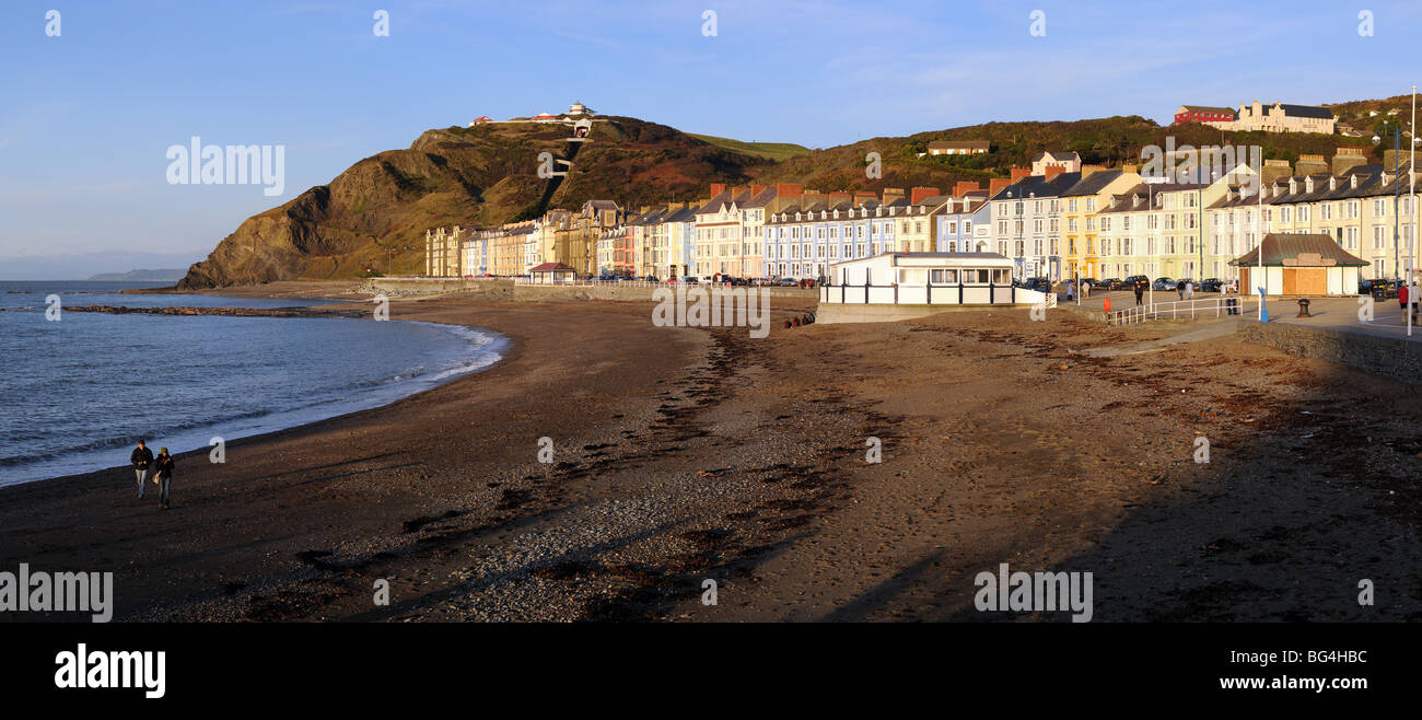 Beach and promenade in winter hi-res stock photography and images - Alamy