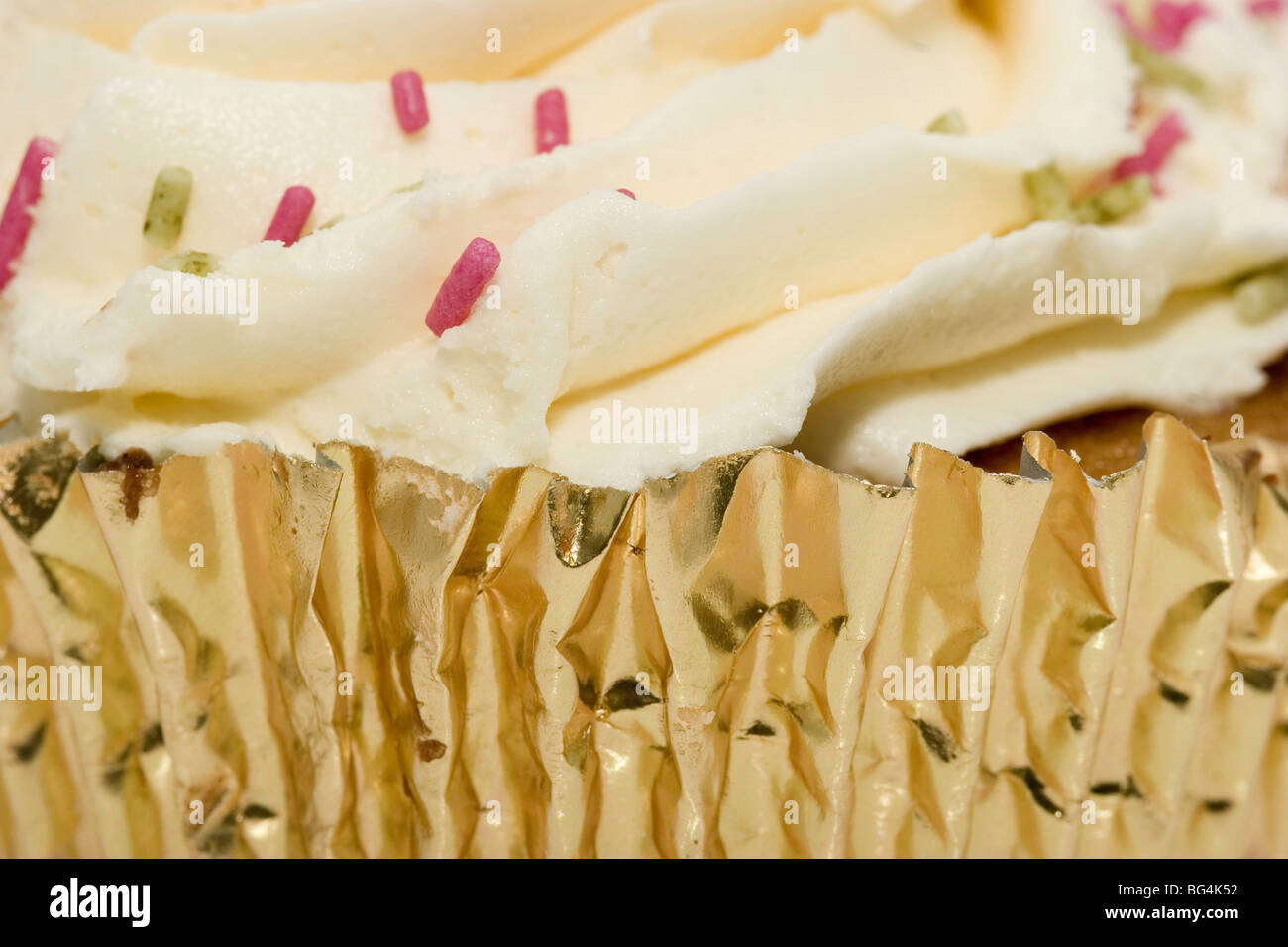Gold icing hi-res stock photography and images - Alamy