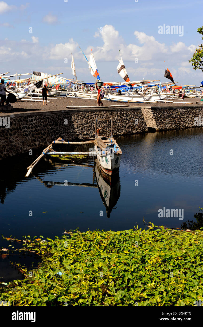 Traditional prahu in Ujung fishing harbour near Amlapura, Bali ...