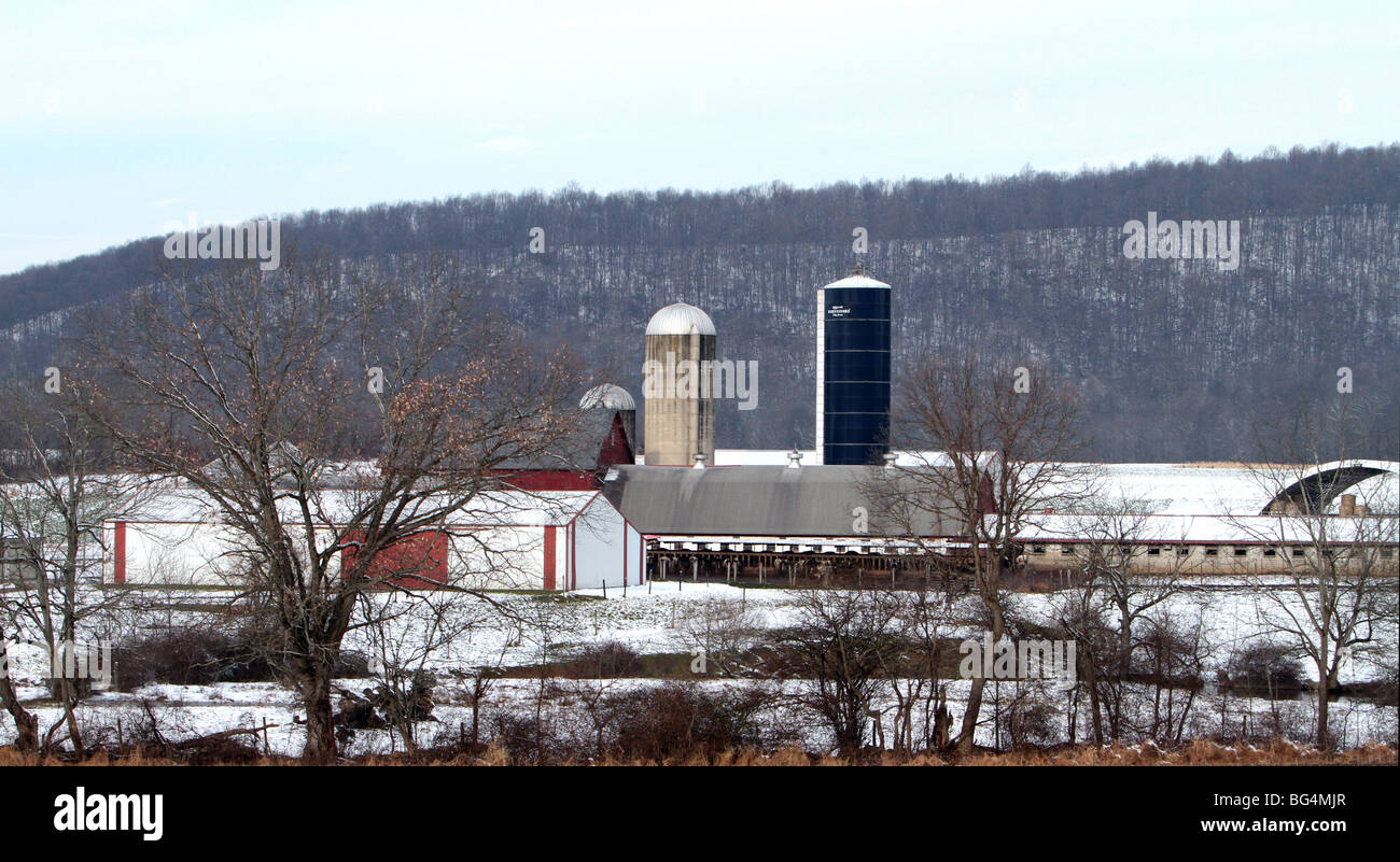 Modern farm buildings hi-res stock photography and images - Alamy