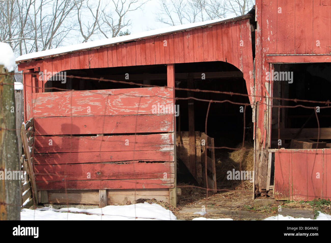 Red barn boards hi-res stock photography and images - Alamy